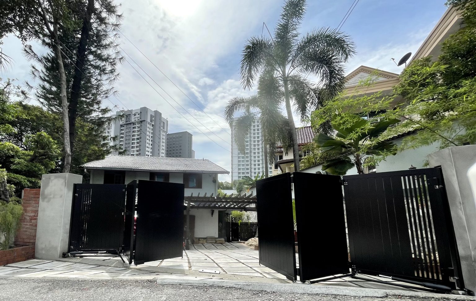 Trackless Autogate 6-Panel Tri-Fold Series - Autogate | JACKPRO